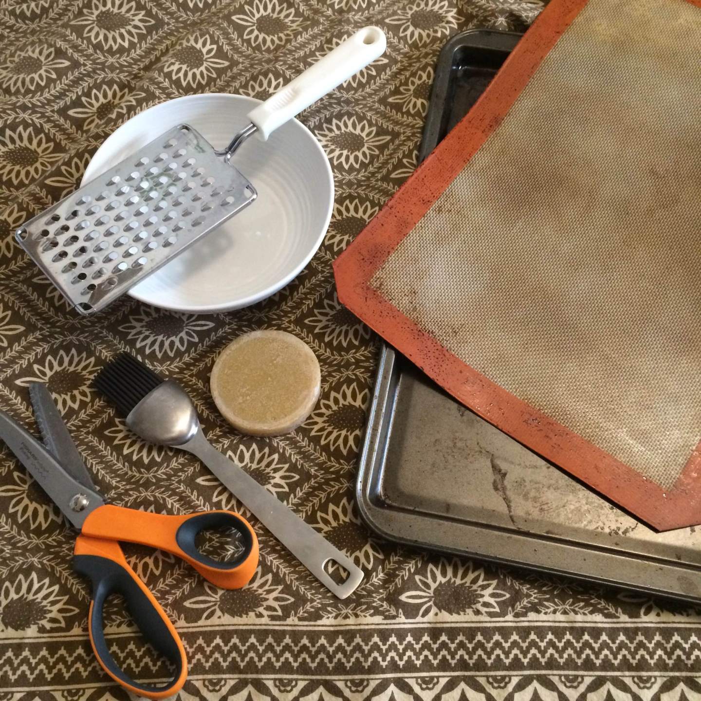 Make Your Own Reusable Food Wrap | themotherboards